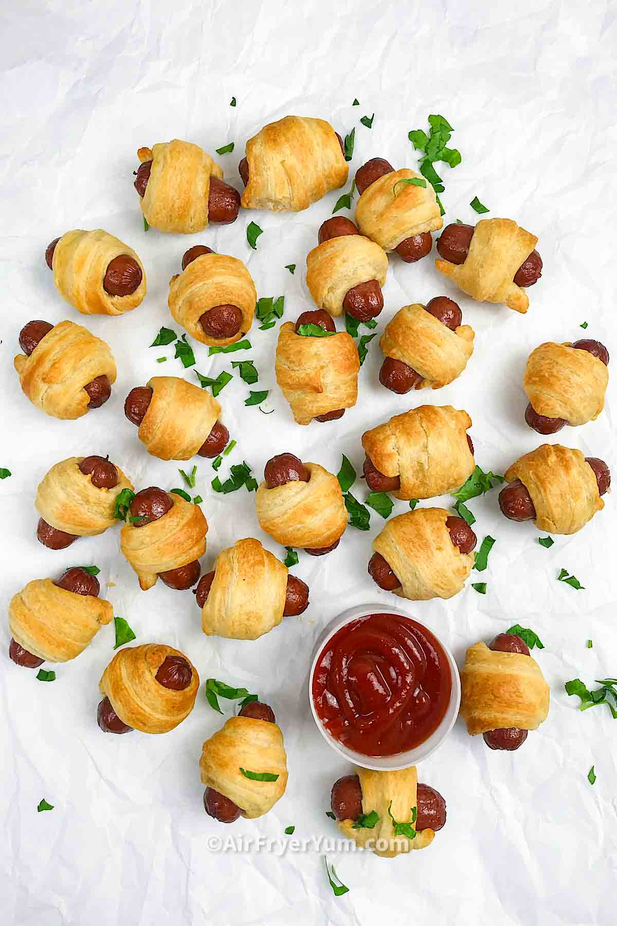 Easy Air Fryer Pigs in a Blanket Recipe (2-Ingredient Appetizer)