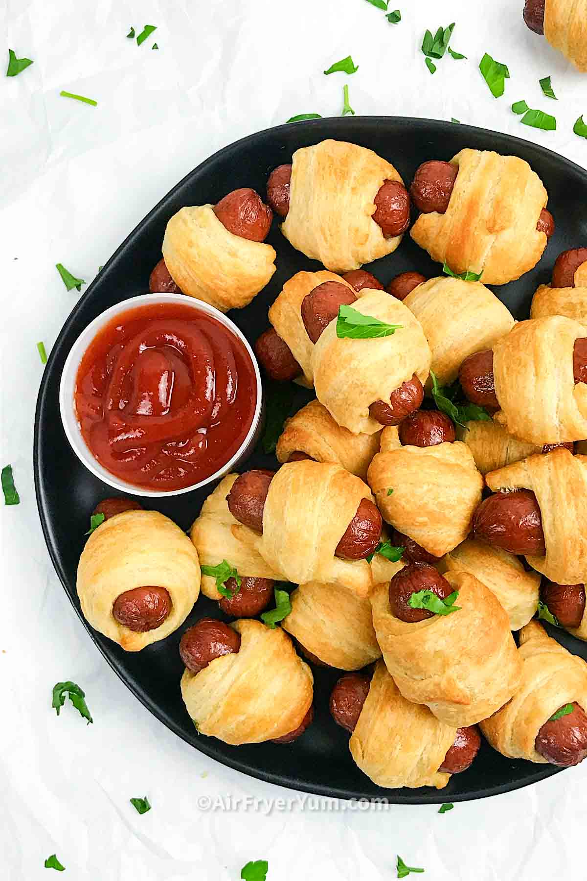 Easy Air Fryer Pigs in a Blanket Recipe (2-Ingredient Appetizer)