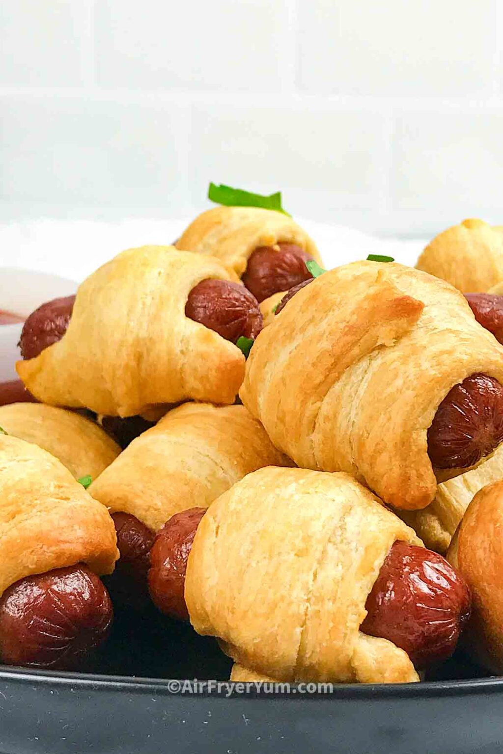 Easy Air Fryer Pigs in a Blanket Recipe (2-Ingredient Appetizer)